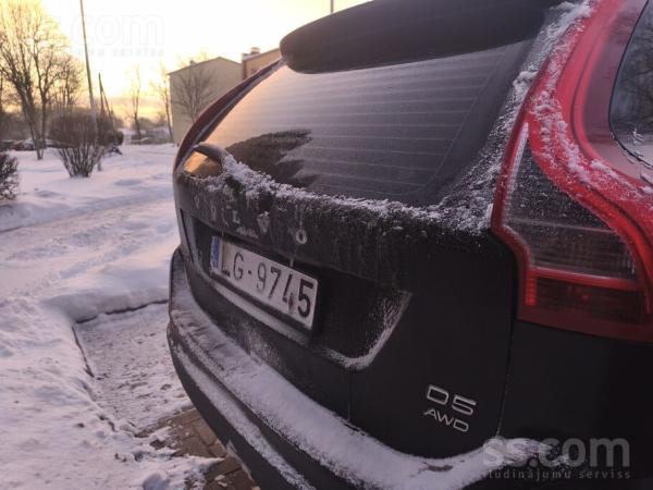 Melns Volvo XC60 2012 Ventspils, ar dzinēja tilpumu 2.40 L un nobraukumu 314 tūkst. km par 8800 €, foto 6 vietnē AUTOMOTO.COM.LV