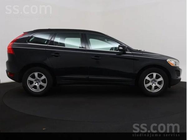 Black Volvo XC60 2012 in Jelgava, with an engine capacity of 2.00 L and mileage of 117 thousand km for 11990 €, photo 4 on AUTOMOTO.COM.LV