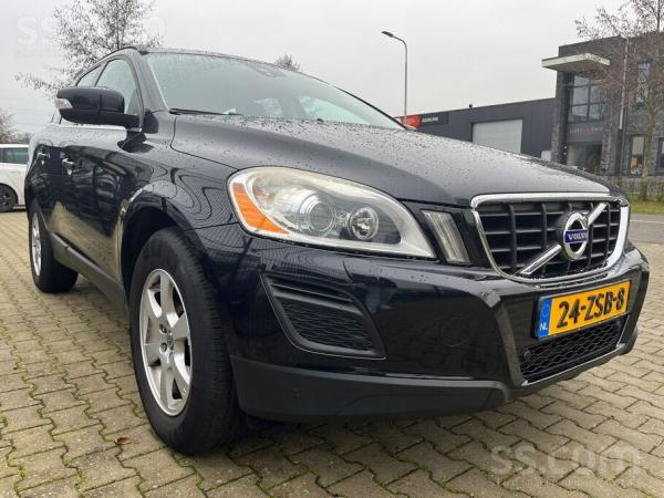 Black Volvo XC60 2012 in Jelgava, with an engine capacity of 2.00 L and mileage of 117 thousand km for 11990 €, photo 7 on AUTOMOTO.COM.LV