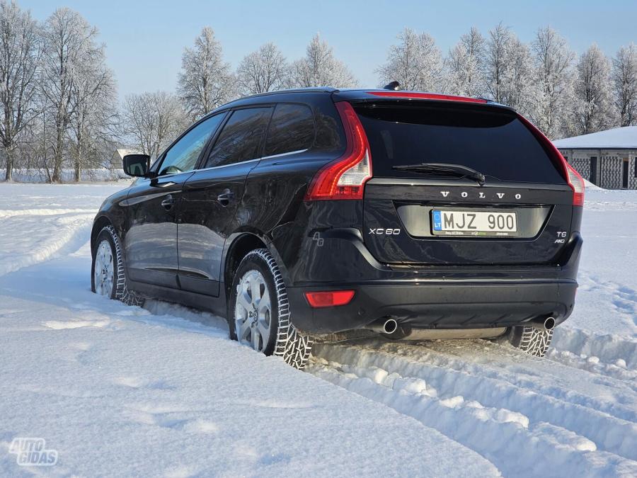 Melns Volvo XC60 2012 Širvintos, ar dzinēja tilpumu 3.00 L un nobraukumu 163 tūkst. km par 9950 €, foto 1 vietnē AUTOMOTO.COM.LV