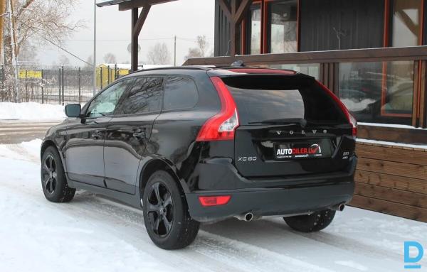Black Volvo XC60 2012 in Riga, with an engine capacity of 2.40 L and mileage of 319 thousand km for 7990 €, photo 2 on AUTOMOTO.COM.LV