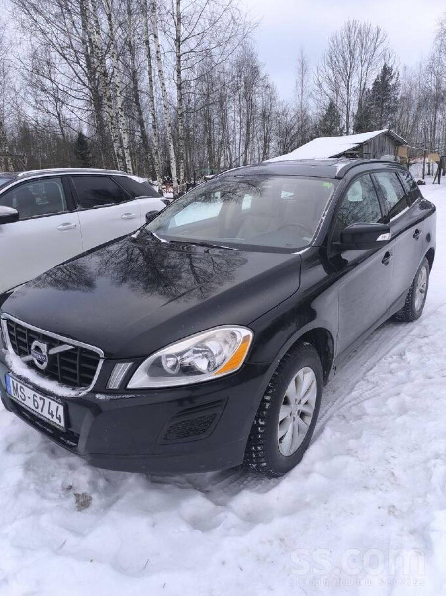 Black Volvo XC60 2012 in Cesis, with an engine capacity of 2.00 L and mileage of 296 thousand km for 9300 €, photo 1 on AUTOMOTO.COM.LV