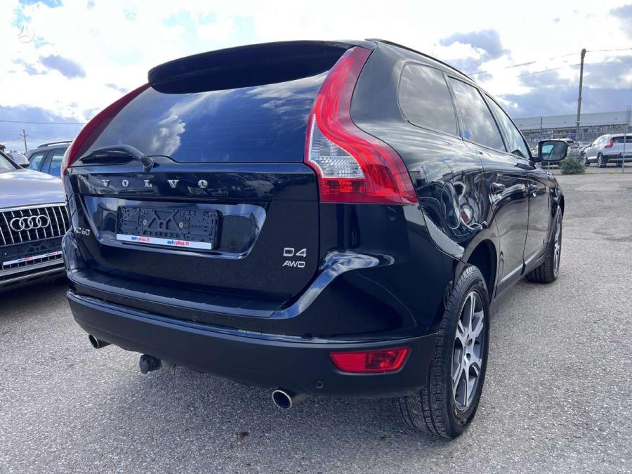 Black Volvo XC60 2012 in Kaunas, with an engine capacity of 2.40 L and mileage of 247 thousand km for 9999 €, photo 5 on AUTOMOTO.COM.LV