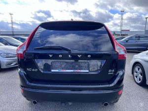 Black Volvo XC60 2012 in Kaunas, with an engine capacity of 2.40 L and mileage of 247 thousand km for 9999 €, photo 6 on AUTOMOTO.COM.LV