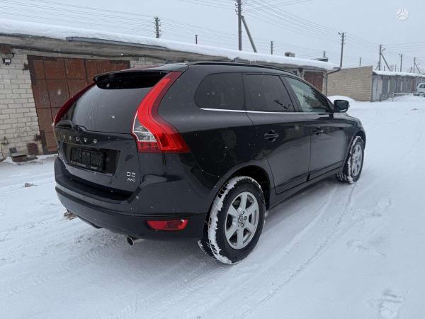 Black Volvo XC60 2012 in Marijampole, with an engine capacity of 2.40 L and mileage of 265 thousand km for 7950 €, photo 3 on AUTOMOTO.COM.LV