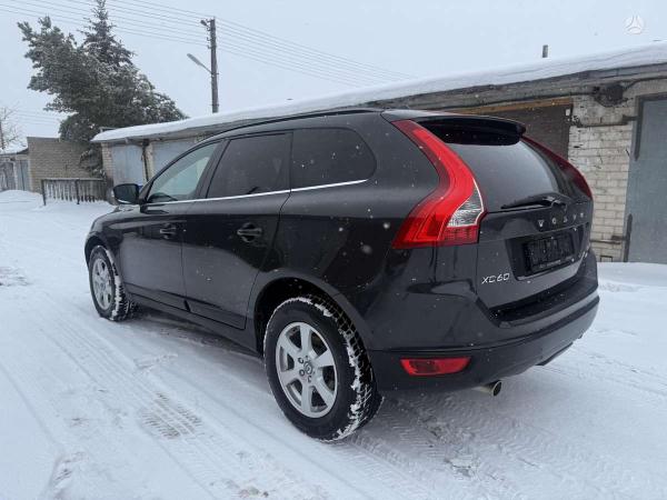 Black Volvo XC60 2012 in Marijampole, with an engine capacity of 2.40 L and mileage of 265 thousand km for 7950 €, photo 4 on AUTOMOTO.COM.LV