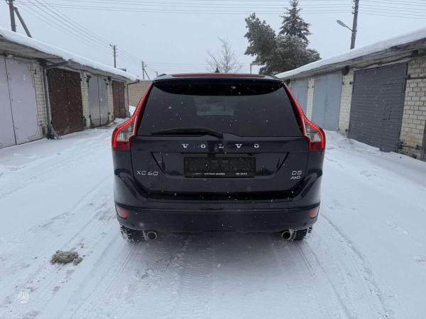 Black Volvo XC60 2012 in Marijampole, with an engine capacity of 2.40 L and mileage of 265 thousand km for 7950 €, photo 7 on AUTOMOTO.COM.LV