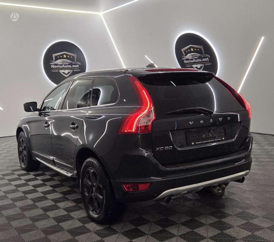 Black Volvo XC60 2012 in Marijampole, with an engine capacity of 2.40 L and mileage of 269 thousand km for 9999 €, photo 24 on AUTOMOTO.COM.LV