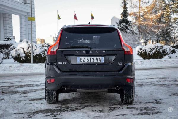 Черный Вольво ХС60 2012 в Электренай, объемом двигателя 2.40 л и пробегом 270 тыс. км за 9750 €, фото 4 на AUTOMOTO.COM.LV