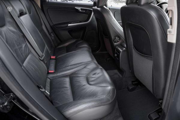 Melns Volvo XC60 2012 Elektrėnai, ar dzinēja tilpumu 2.40 L un nobraukumu 270 tūkst. km par 9750 €, foto 11 vietnē AUTOMOTO.COM.LV