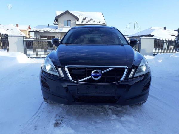 Black Volvo XC60 2012 in Siauliai, with an engine capacity of 2.40 L and mileage of 270 thousand km for 8900 €, photo 2 on AUTOMOTO.COM.LV