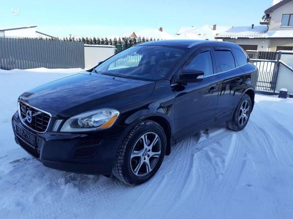 Black Volvo XC60 2012 in Siauliai, with an engine capacity of 2.40 L and mileage of 270 thousand km for 8900 €, photo 3 on AUTOMOTO.COM.LV