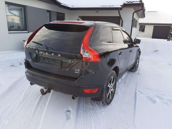 Black Volvo XC60 2012 in Siauliai, with an engine capacity of 2.40 L and mileage of 270 thousand km for 8900 €, photo 4 on AUTOMOTO.COM.LV