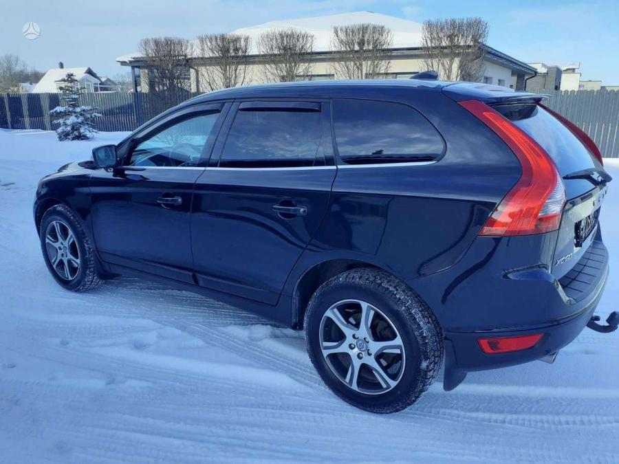 Black Volvo XC60 2012 in Siauliai, with an engine capacity of 2.40 L and mileage of 270 thousand km for 8900 €, photo 18 on AUTOMOTO.COM.LV
