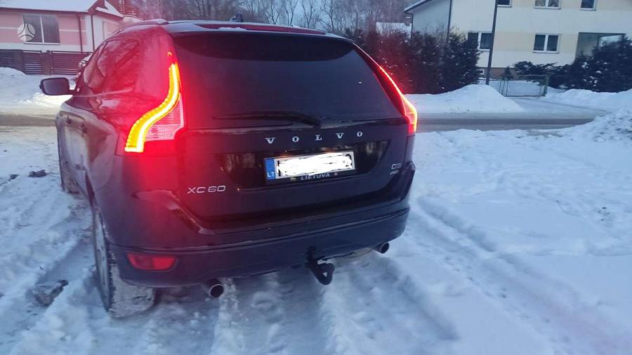 Melns Volvo XC60 2012 Ukmergė, ar dzinēja tilpumu 2.40 L un nobraukumu 259 tūkst. km par 110 €, foto 4 vietnē AUTOMOTO.COM.LV