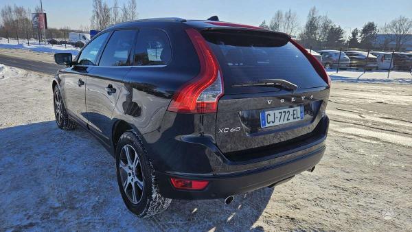 Melns Volvo XC60 2012 Tauragė, ar dzinēja tilpumu 2.40 L un nobraukumu 271 tūkst. km par 8500 €, foto 3 vietnē AUTOMOTO.COM.LV