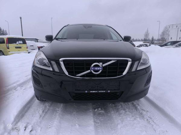 Melns Volvo XC60 2012 Utena, ar dzinēja tilpumu 2.40 L un nobraukumu 317 tūkst. km par 9650 €, foto 2 vietnē AUTOMOTO.COM.LV