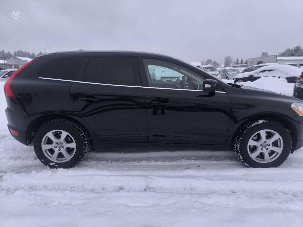 Melns Volvo XC60 2012 Utena, ar dzinēja tilpumu 2.40 L un nobraukumu 317 tūkst. km par 9650 €, foto 4 vietnē AUTOMOTO.COM.LV