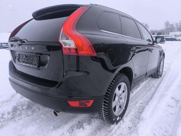 Melns Volvo XC60 2012 Utena, ar dzinēja tilpumu 2.40 L un nobraukumu 317 tūkst. km par 9650 €, foto 5 vietnē AUTOMOTO.COM.LV