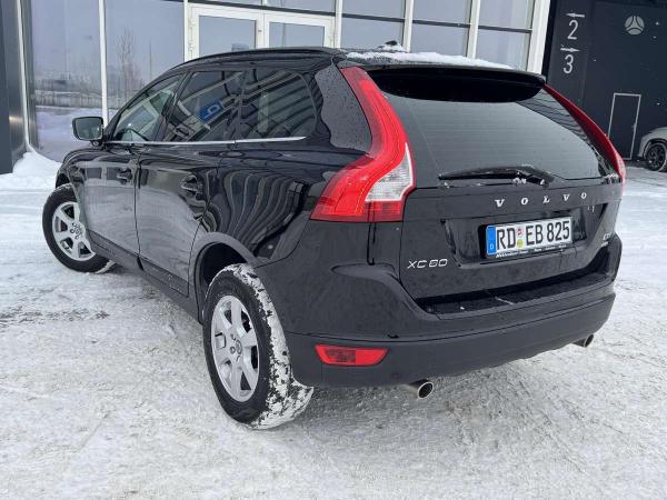 Black Volvo XC60 2012 in Vilnius, with an engine capacity of 2.40 L and mileage of 268 thousand km for 9850 €, photo 9 on AUTOMOTO.COM.LV