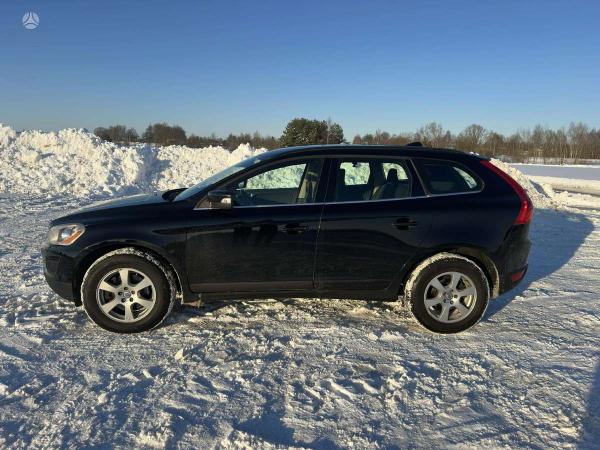 Black Volvo XC60 2012 in Raseiniai, with an engine capacity of 2.00 L and mileage of 246 thousand km for 8400 €, photo 3 on AUTOMOTO.COM.LV