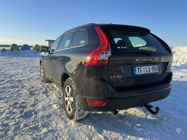Black Volvo XC60 2012 in Raseiniai, with an engine capacity of 2.00 L and mileage of 246 thousand km for 8400 €, photo 4 on AUTOMOTO.COM.LV
