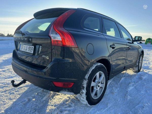 Black Volvo XC60 2012 in Raseiniai, with an engine capacity of 2.00 L and mileage of 246 thousand km for 8400 €, photo 5 on AUTOMOTO.COM.LV