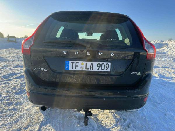Black Volvo XC60 2012 in Raseiniai, with an engine capacity of 2.00 L and mileage of 246 thousand km for 8400 €, photo 6 on AUTOMOTO.COM.LV