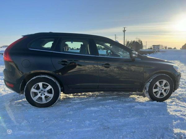 Black Volvo XC60 2012 in Raseiniai, with an engine capacity of 2.00 L and mileage of 246 thousand km for 8400 €, photo 7 on AUTOMOTO.COM.LV