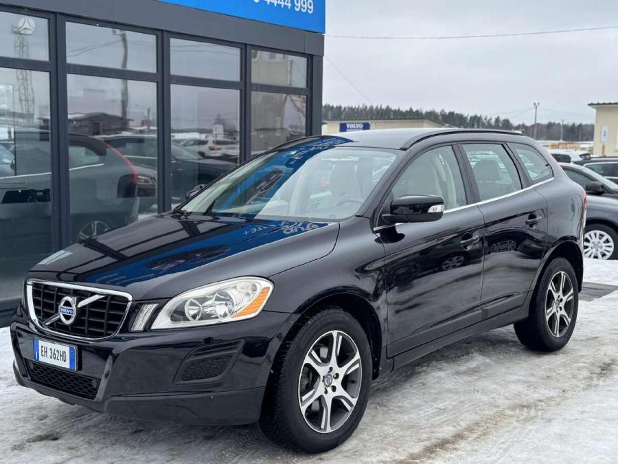 Black Volvo XC60 2012 in Vilnius, with an engine capacity of 2.40 L and mileage of 225 thousand km for 9350 €, photo 1 on AUTOMOTO.COM.LV