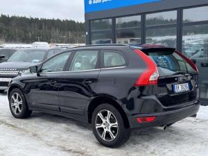 Black Volvo XC60 2012 in Vilnius, with an engine capacity of 2.40 L and mileage of 225 thousand km for 9350 €, photo 3 on AUTOMOTO.COM.LV