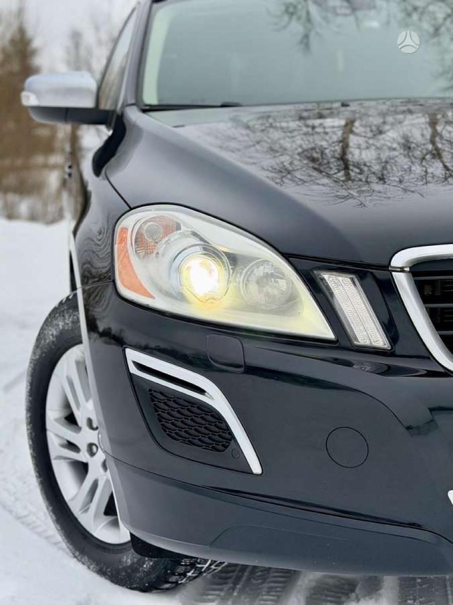 Black Volvo XC60 2012 in Siauliai, with an engine capacity of 2.40 L and mileage of 264 thousand km for 11999 €, photo 15 on AUTOMOTO.COM.LV