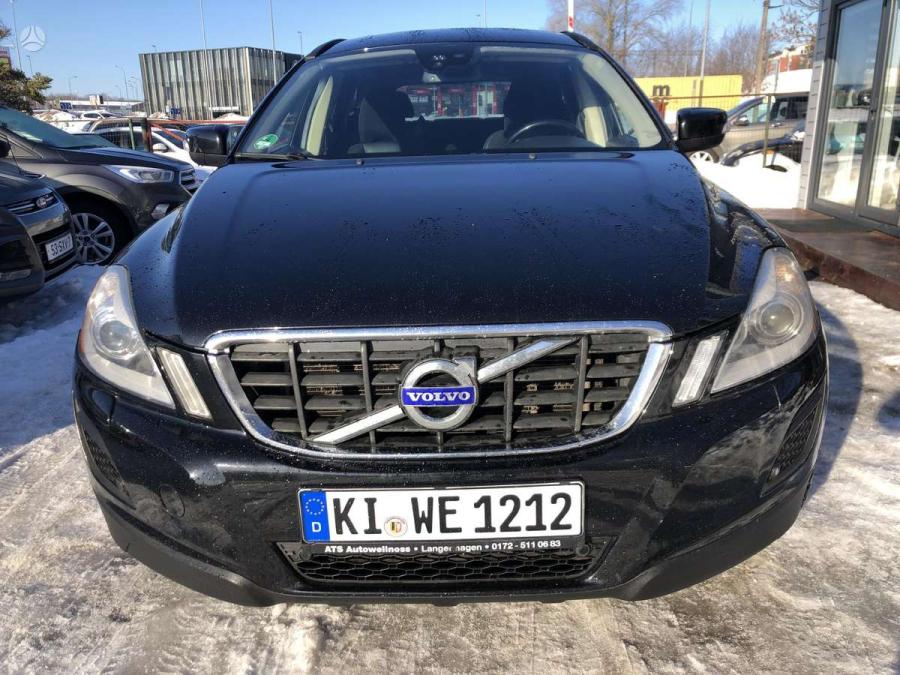 Black Volvo XC60 2012 in Klaipeda, with an engine capacity of 2.40 L and mileage of 263 thousand km for 8950 €, photo 3 on AUTOMOTO.COM.LV