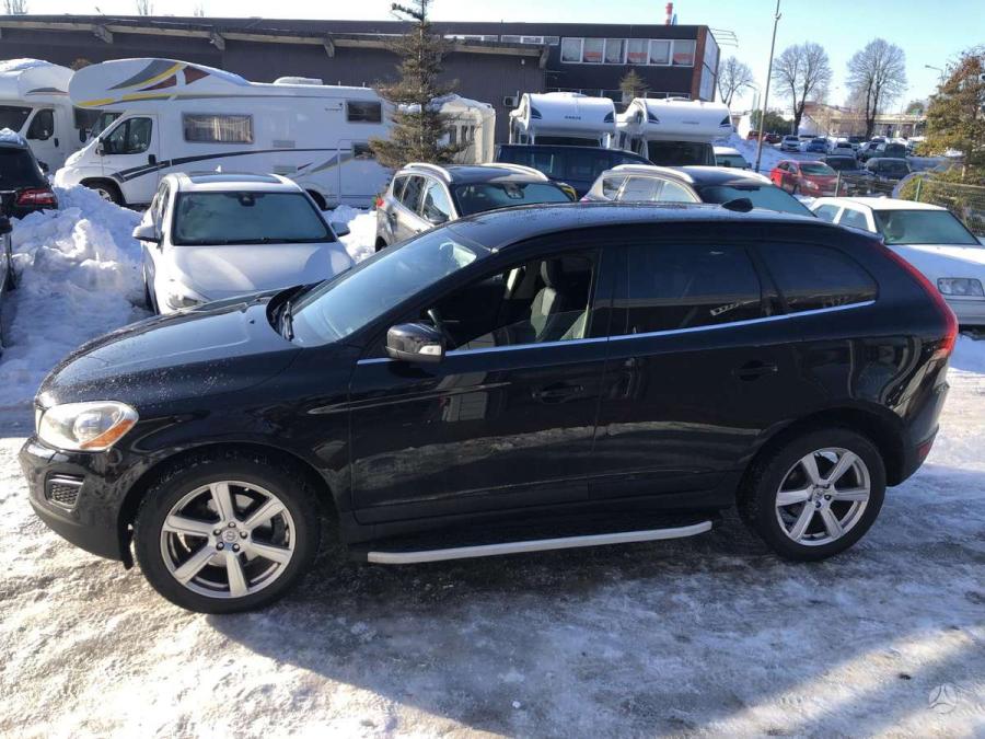 Black Volvo XC60 2012 in Klaipeda, with an engine capacity of 2.40 L and mileage of 263 thousand km for 8950 €, photo 19 on AUTOMOTO.COM.LV