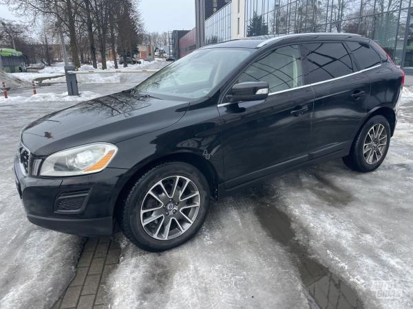 Black Volvo XC60 2012 in Kaunas, with an engine capacity of 2.40 L and mileage of 303 thousand km for 10500 €, photo 1 on AUTOMOTO.COM.LV