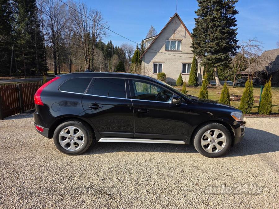 Melns Volvo XC60 2012 Tallina, ar dzinēja tilpumu 2.40 L un nobraukumu 331 tūkst. km par 9950 €, foto 2 vietnē AUTOMOTO.COM.LV