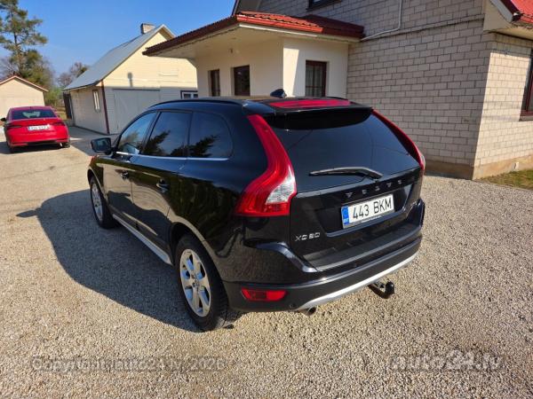 Melns Volvo XC60 2012 Tallina, ar dzinēja tilpumu 2.40 L un nobraukumu 331 tūkst. km par 9950 €, foto 4 vietnē AUTOMOTO.COM.LV