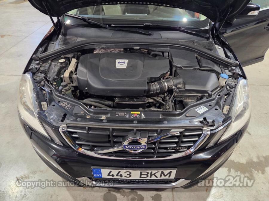 Melns Volvo XC60 2012 Tallina, ar dzinēja tilpumu 2.40 L un nobraukumu 331 tūkst. km par 9950 €, foto 17 vietnē AUTOMOTO.COM.LV