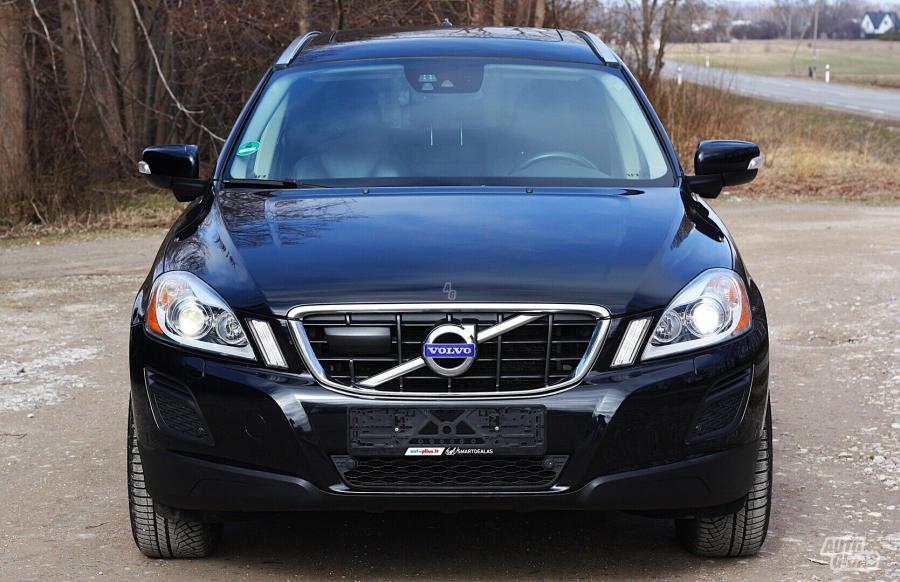 Black Volvo XC60 2012 in Petrikaiciai, with an engine capacity of 2.40 L and mileage of 351 thousand km for 9499 €, photo 3 on AUTOMOTO.COM.LV