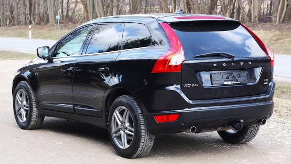 Black Volvo XC60 2012 in Petrikaiciai, with an engine capacity of 2.40 L and mileage of 351 thousand km for 9499 €, photo 9 on AUTOMOTO.COM.LV