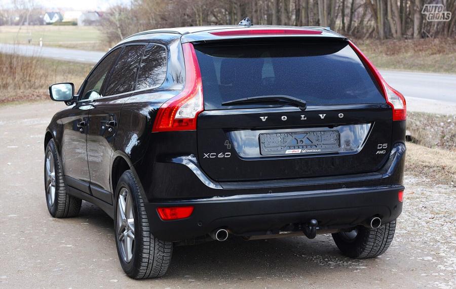 Black Volvo XC60 2012 in Petrikaiciai, with an engine capacity of 2.40 L and mileage of 351 thousand km for 9499 €, photo 10 on AUTOMOTO.COM.LV