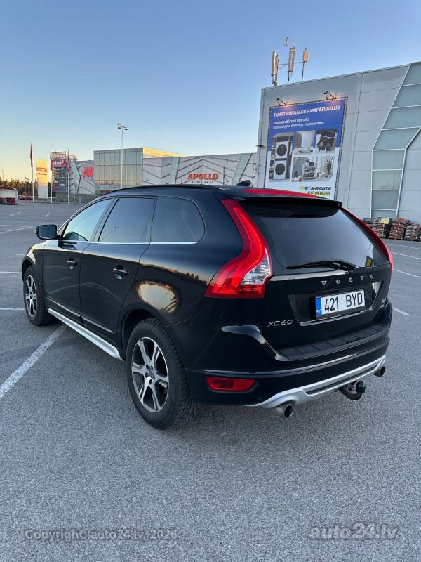 Melns Volvo XC60 2012 Kuresāre, ar dzinēja tilpumu 2.40 L un nobraukumu 242 tūkst. km par 12900 €, foto 3 vietnē AUTOMOTO.COM.LV