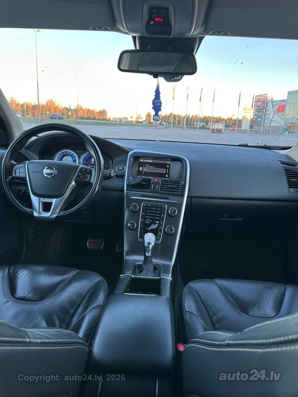 Melns Volvo XC60 2012 Kuresāre, ar dzinēja tilpumu 2.40 L un nobraukumu 242 tūkst. km par 12900 €, foto 8 vietnē AUTOMOTO.COM.LV