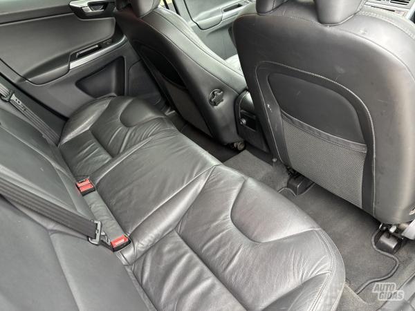 Black Volvo XC60 2012 in Kaunas, with an engine capacity of 2.00 L and mileage of 290 thousand km for 9150 €, photo 6 on AUTOMOTO.COM.LV