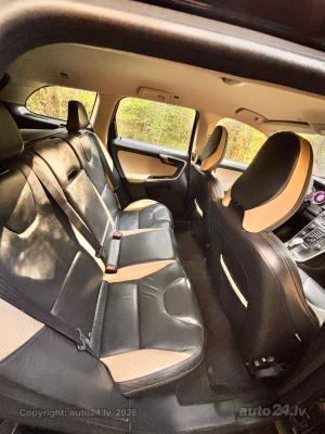 Black Volvo XC60 2012 in Tallinn, with an engine capacity of 2.40 L and mileage of 462 thousand km for 7500 €, photo 8 on AUTOMOTO.COM.LV