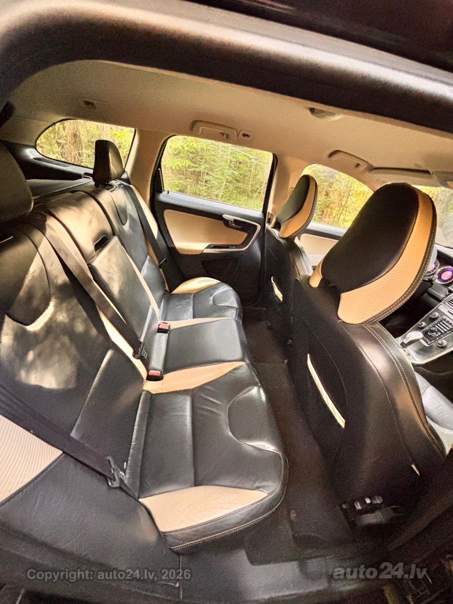 Black Volvo XC60 2012 in Tallinn, with an engine capacity of 2.40 L and mileage of 462 thousand km for 7500 €, photo 8 on AUTOMOTO.COM.LV