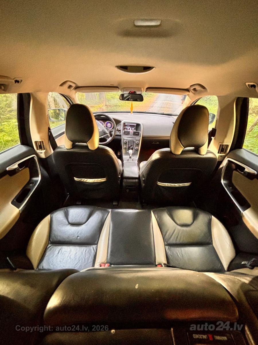 Black Volvo XC60 2012 in Tallinn, with an engine capacity of 2.40 L and mileage of 462 thousand km for 7500 €, photo 9 on AUTOMOTO.COM.LV