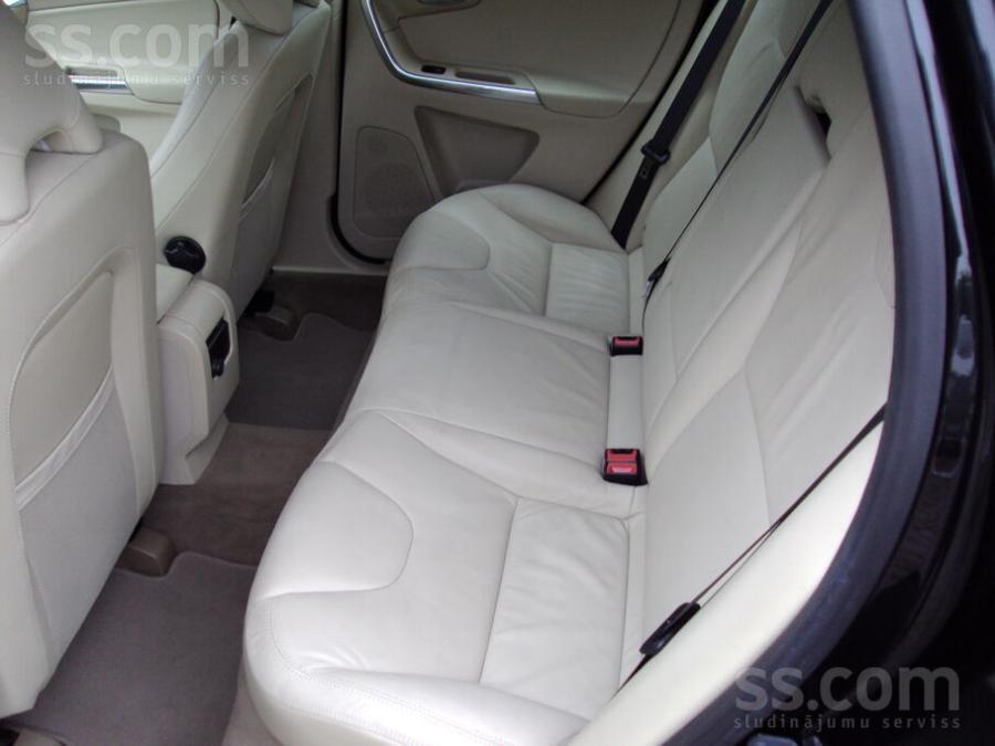 Black Volvo XC60 2012 in Riga, with an engine capacity of 2.40 L and mileage of 185 thousand km for 13000 €, photo 6 on AUTOMOTO.COM.LV