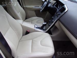 Black Volvo XC60 2012 in Riga, with an engine capacity of 2.40 L and mileage of 185 thousand km for 13000 €, photo 8 on AUTOMOTO.COM.LV