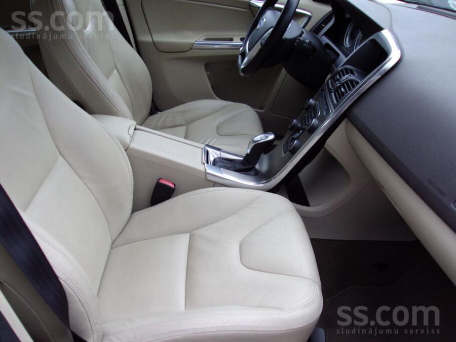 Black Volvo XC60 2012 in Riga, with an engine capacity of 2.40 L and mileage of 185 thousand km for 13000 €, photo 8 on AUTOMOTO.COM.LV